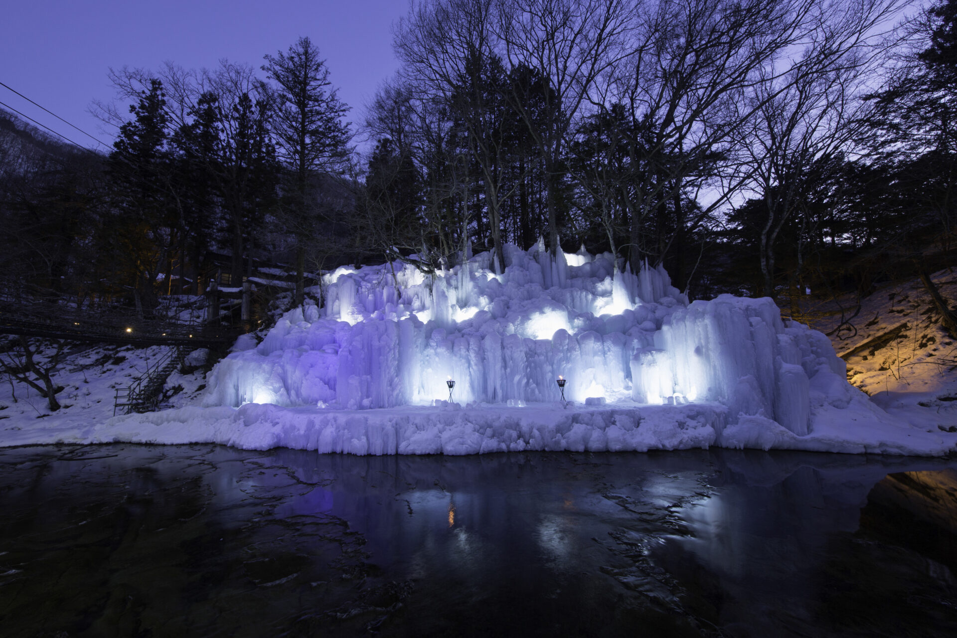 湯西川温泉の冬のイベント かまくら祭と氷瀑