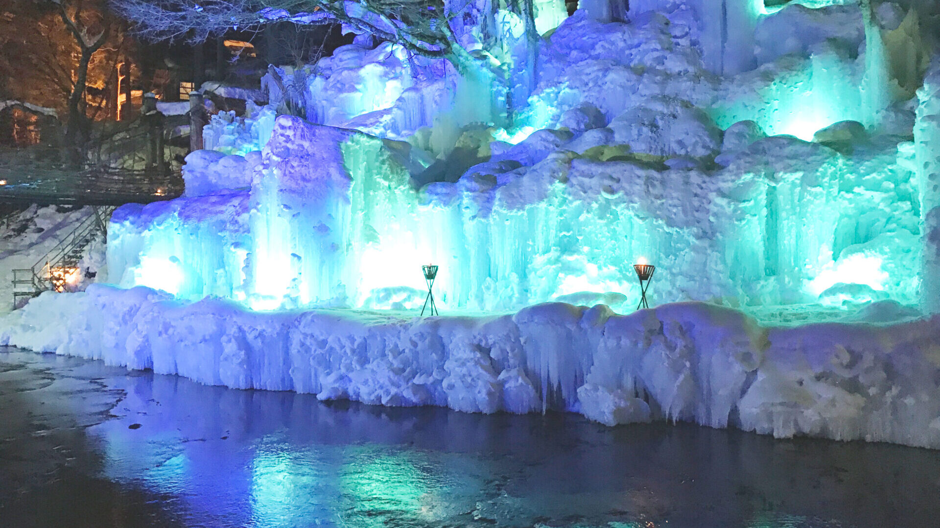 湯西川温泉の冬のイベント かまくら祭と氷瀑